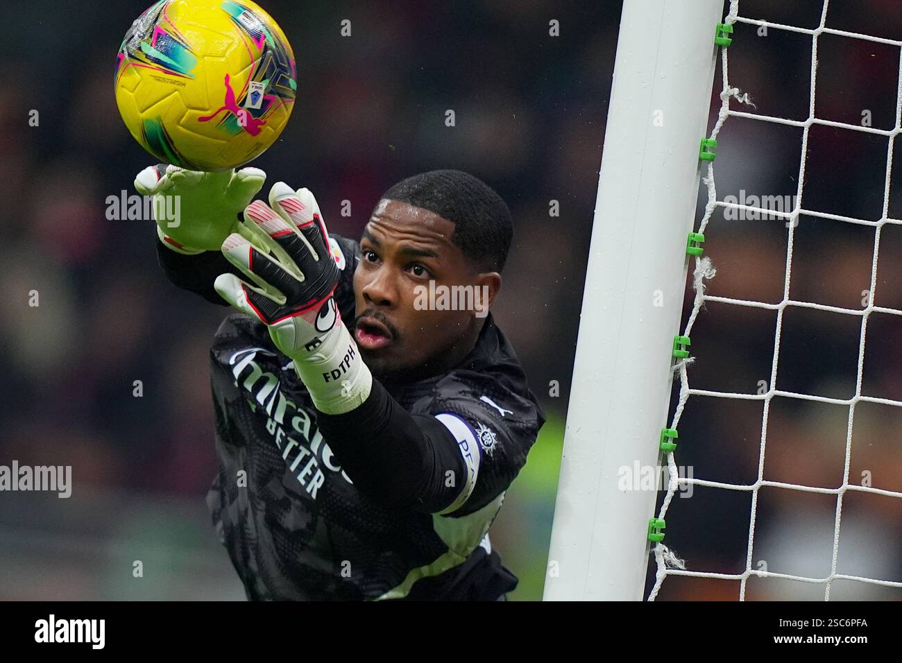 Milano, Italia. 05th Feb, 2025. AC Milan's goalkeeper Mike Maignan ...