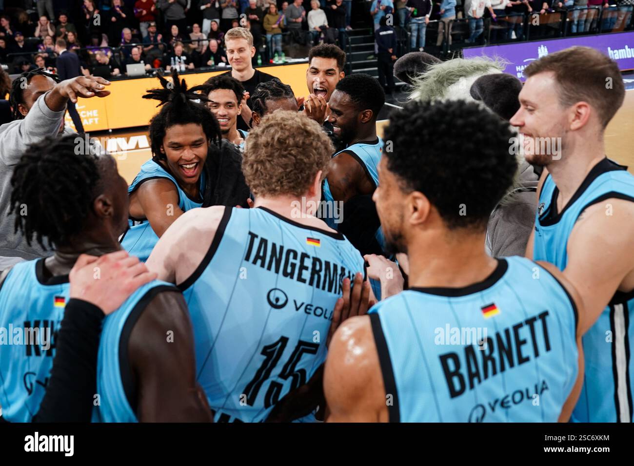 Veolia Towers Hamburg jubelt/Jubel nach Sieg/Spielende, Fabian Giessmann (Veolia Towers Hamburg ...