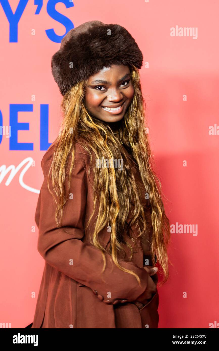 Berlin, Germany. 05th Feb, 2025. Noëlla Mbomba, model, comes to the Zoo ...