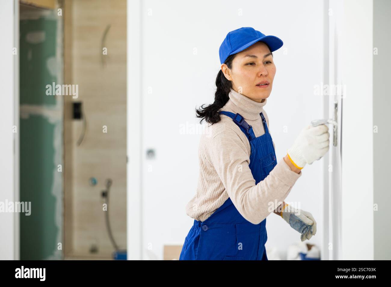 Woman applying plaster to a wall with floated trowel Stock Photo - Alamy