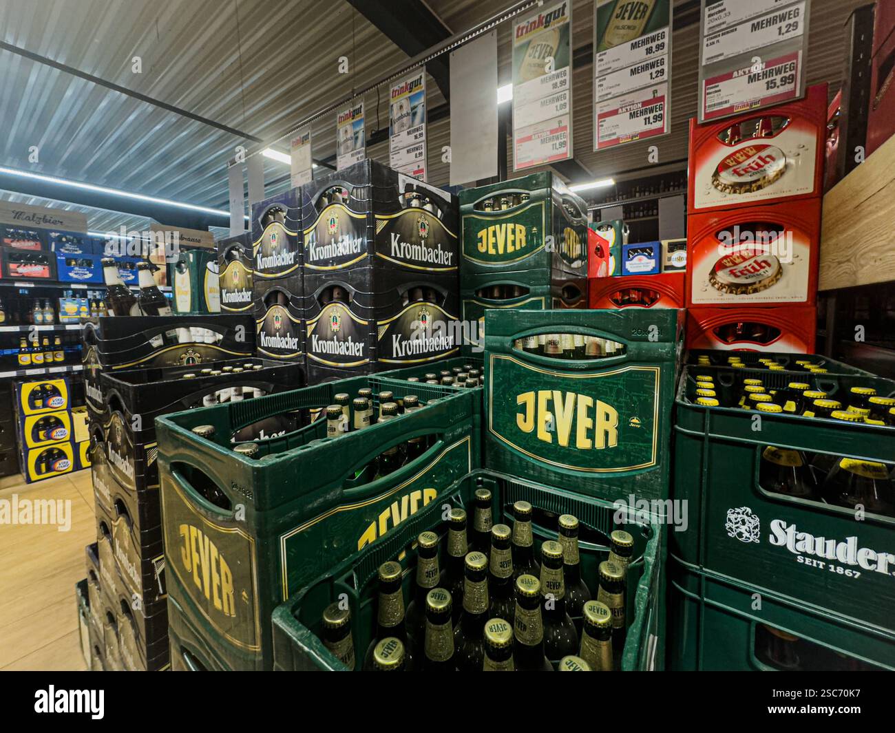 Deutschland, Europa, Getränkemarkt, Bier, Supermarkt, Bierkästen ...
