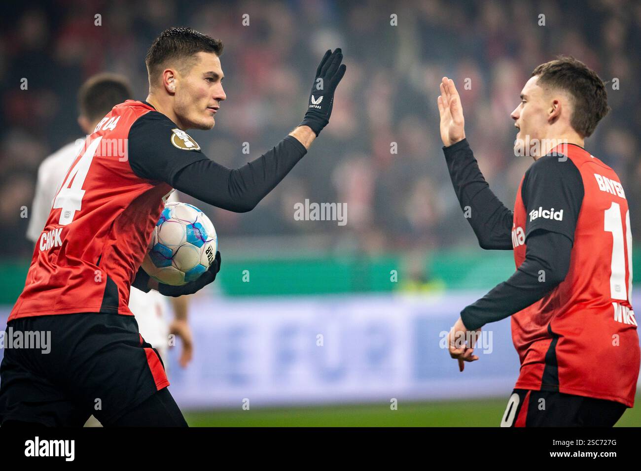 Leverkusen, Deutschland. 05th Feb, 2025. Patrick Schick (Bayer 04 Leverkusen, 14) trifft zum 1:0 ...