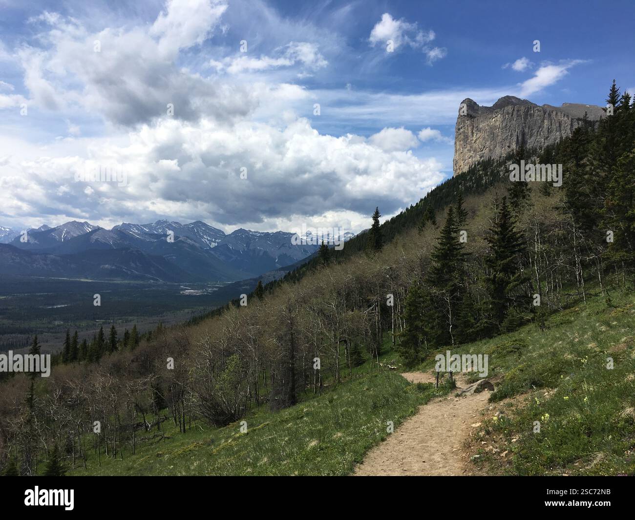 Canada. 24th Jan, 2023. The hiking trail on Yamnuska in Alberta's Bow ...