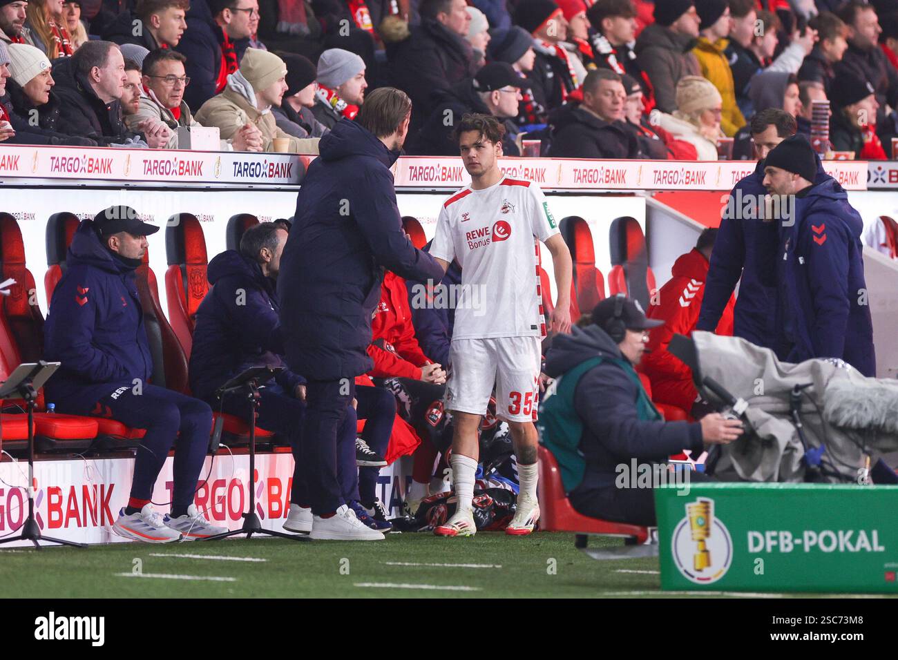 Leverkusen, Deutschland. 05th Feb, 2025. 05.02.2025, Viertelfinale im DFB-Pokal zwischen Bayer ...