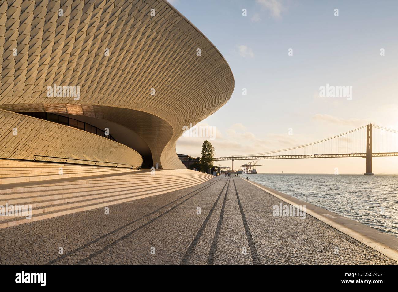 MAAT Museum of Art, Architecture and Technology, Tejo riverside ...