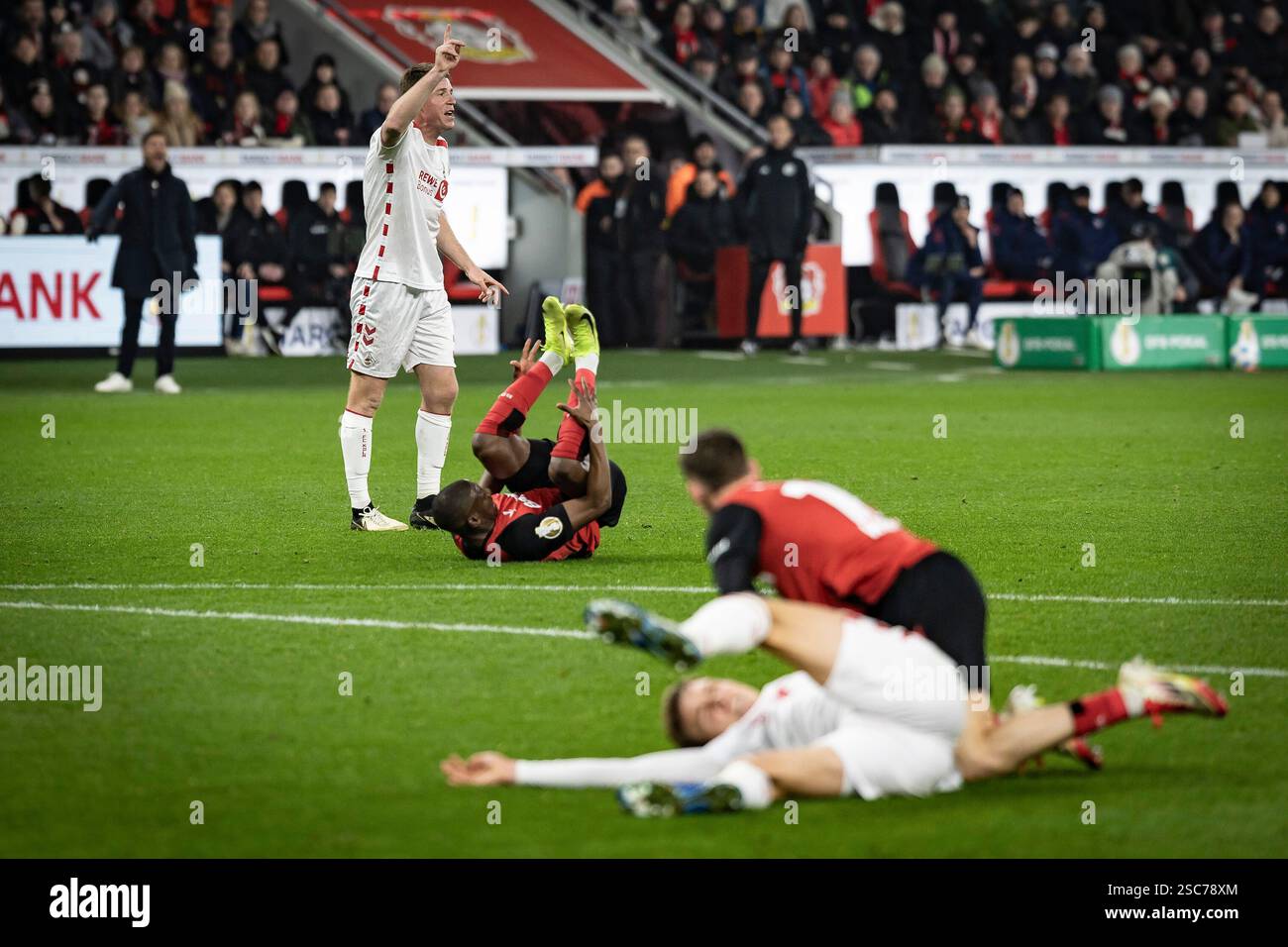 Leverkusen, Deutschland. 05th Feb, 2025. Dominique Heintz (1. FC K?ln, 3), am Boden Nordi ...