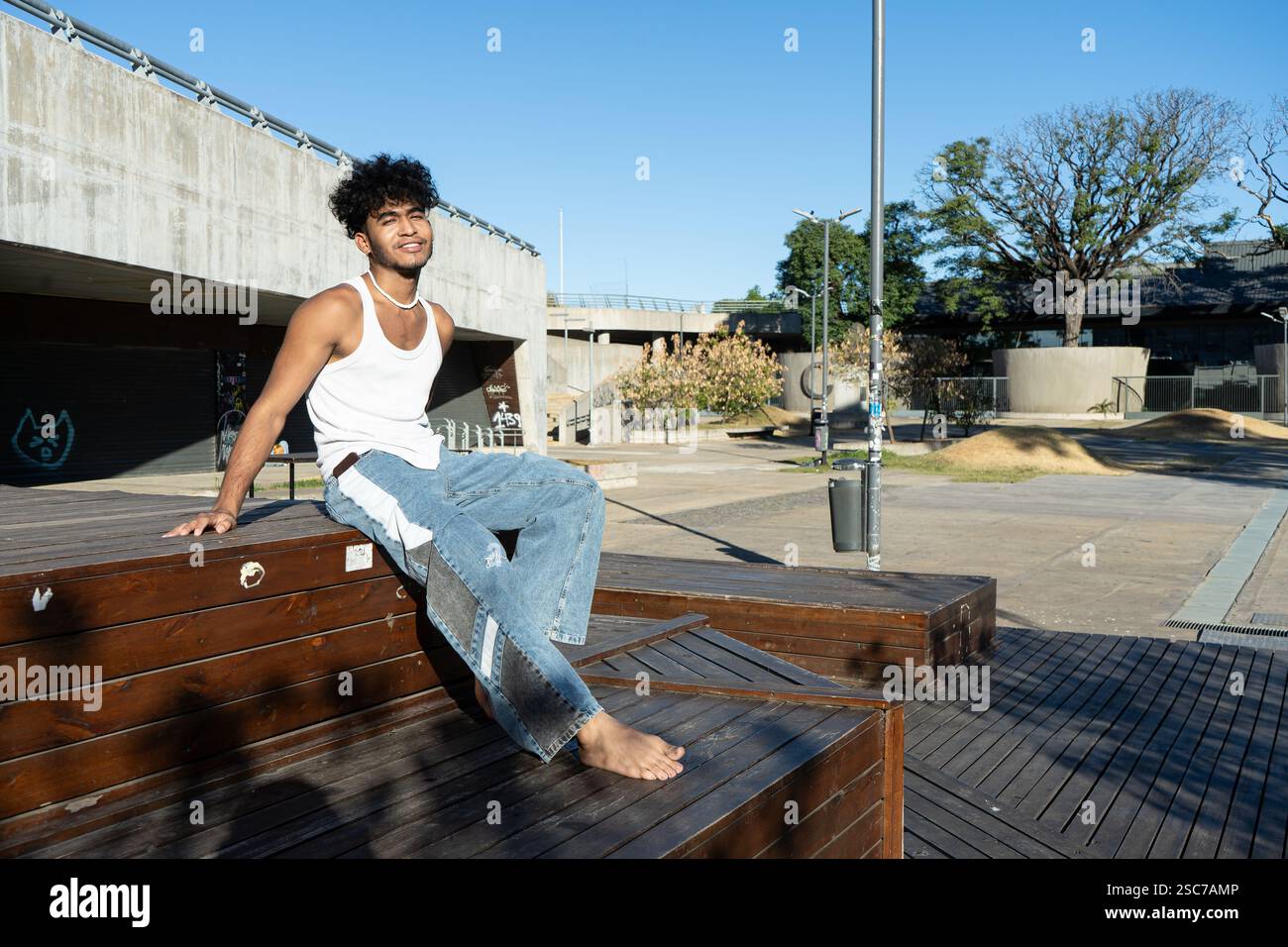 Muscular latino hi-res stock photography and images - Alamy