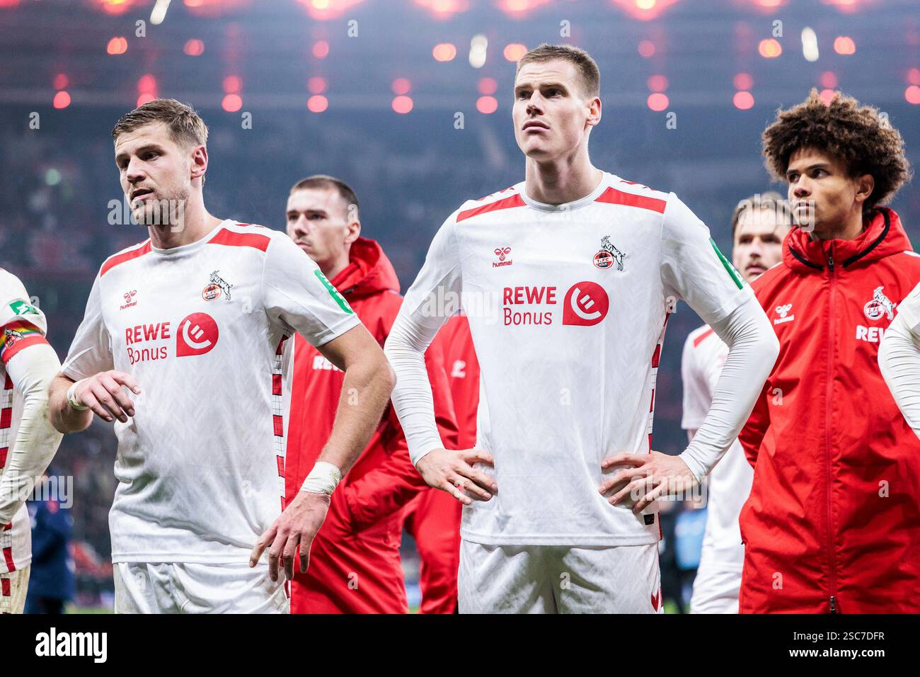 Leverkusen, Deutschland. 05th Feb, 2025. Die Spieler des 1. FC K?ln frustriert, traurig ...