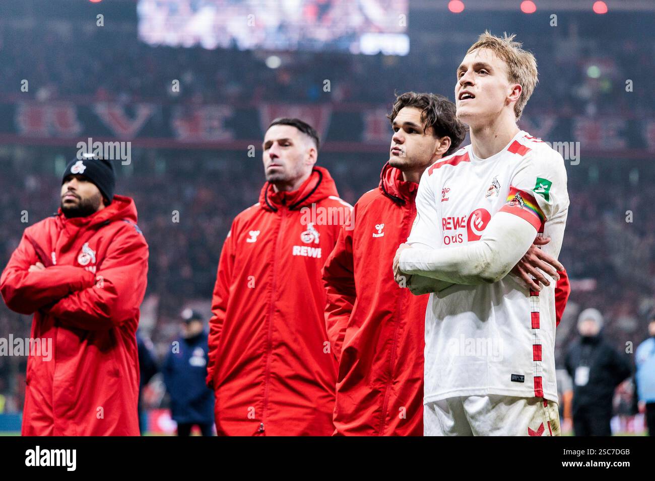 Leverkusen, Deutschland. 05th Feb, 2025. Die Spieler des 1. FC K?ln frustriert, traurig ...