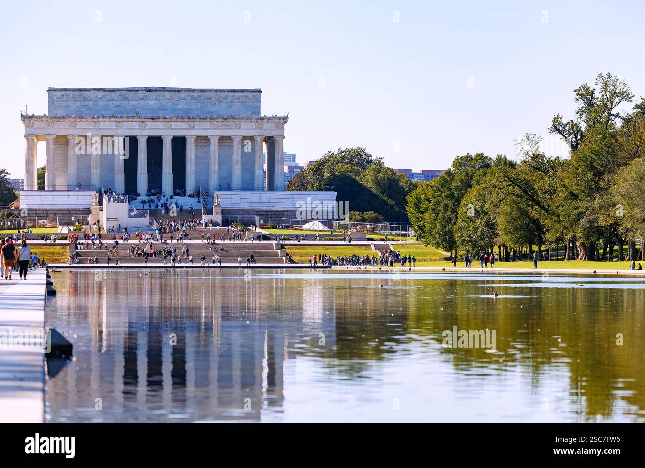 Lincoln Memorial and Reflecting Pool at the National Mall and Memorial ...