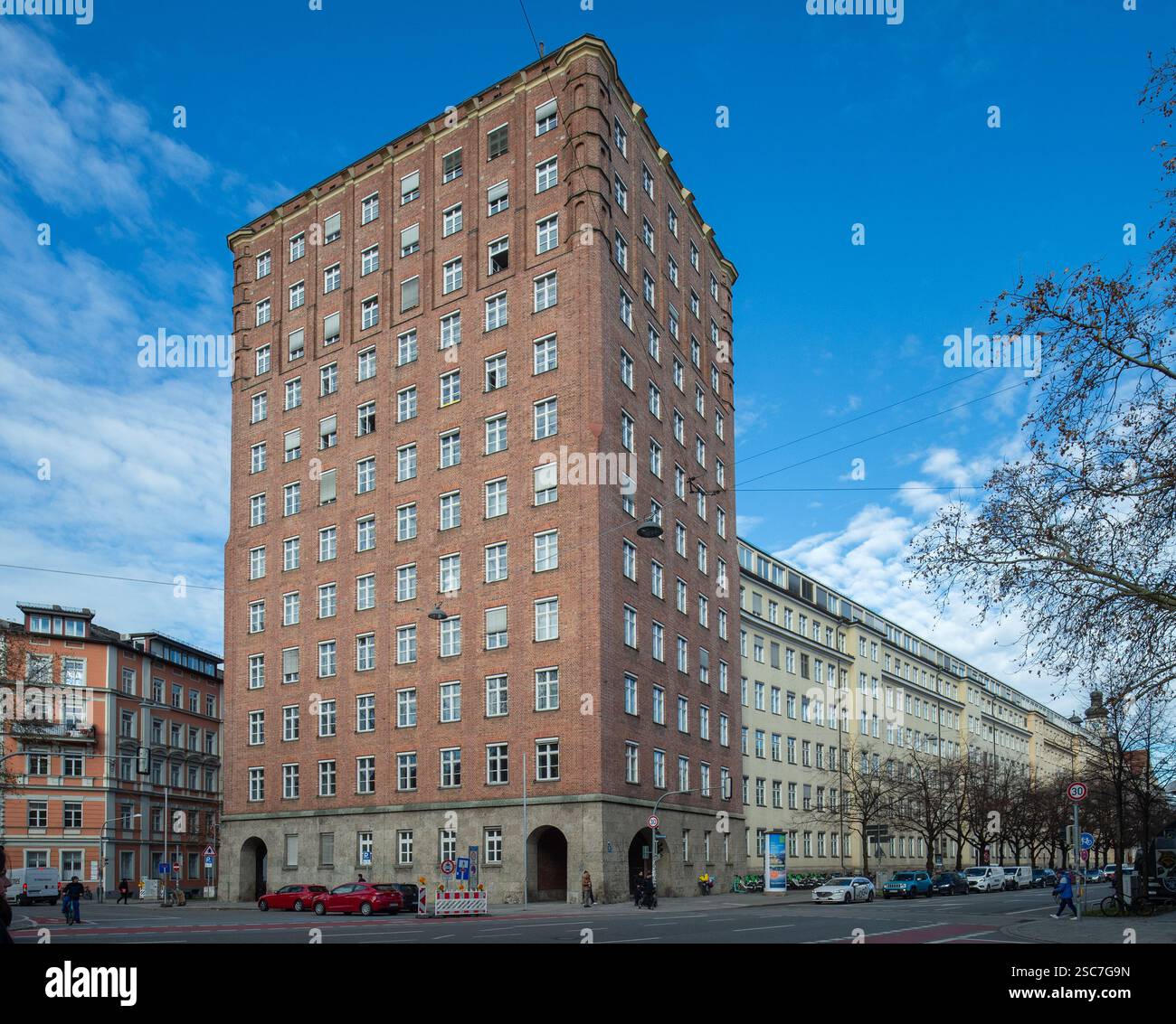 27.11.2024, Germany, , Munich - The municipal high-rise building in ...