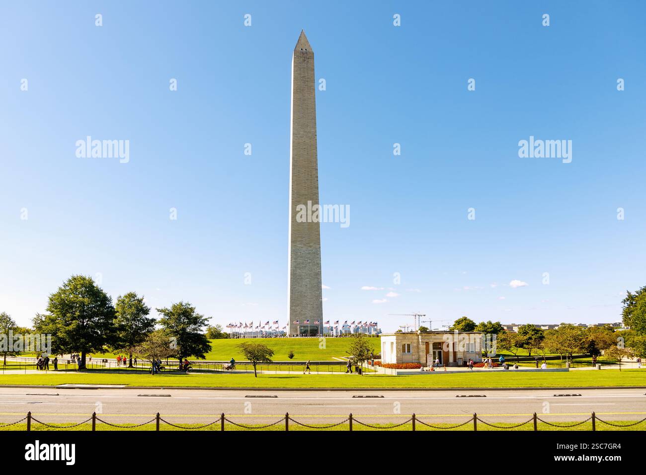 The Washington Monument at the National Mall and Memorial Parks in ...