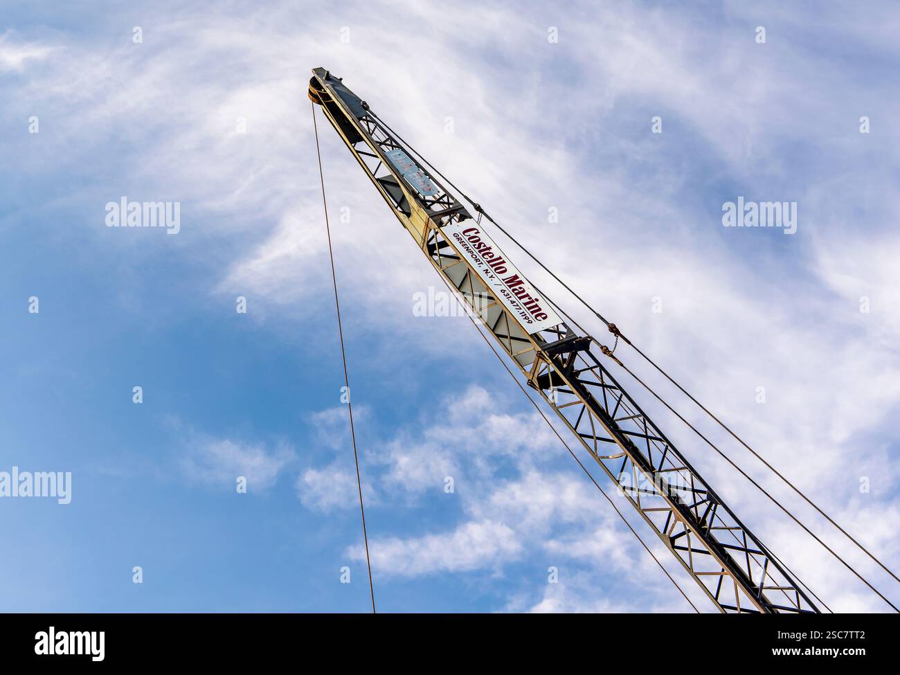 Large crane lifts hi-res stock photography and images - Alamy