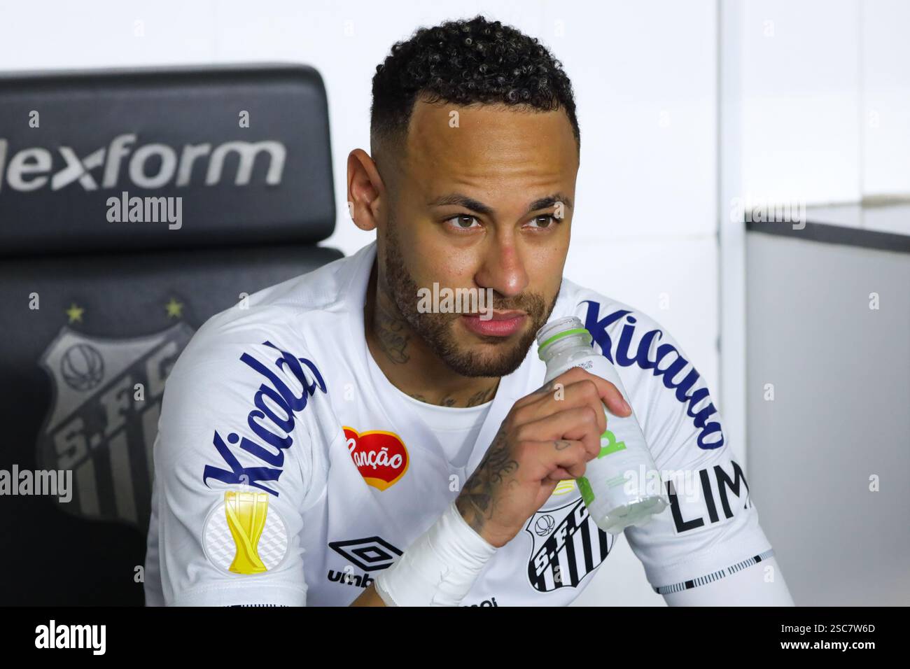 Neymar of Santos on the bench before the match against Botafogo-SP in ...