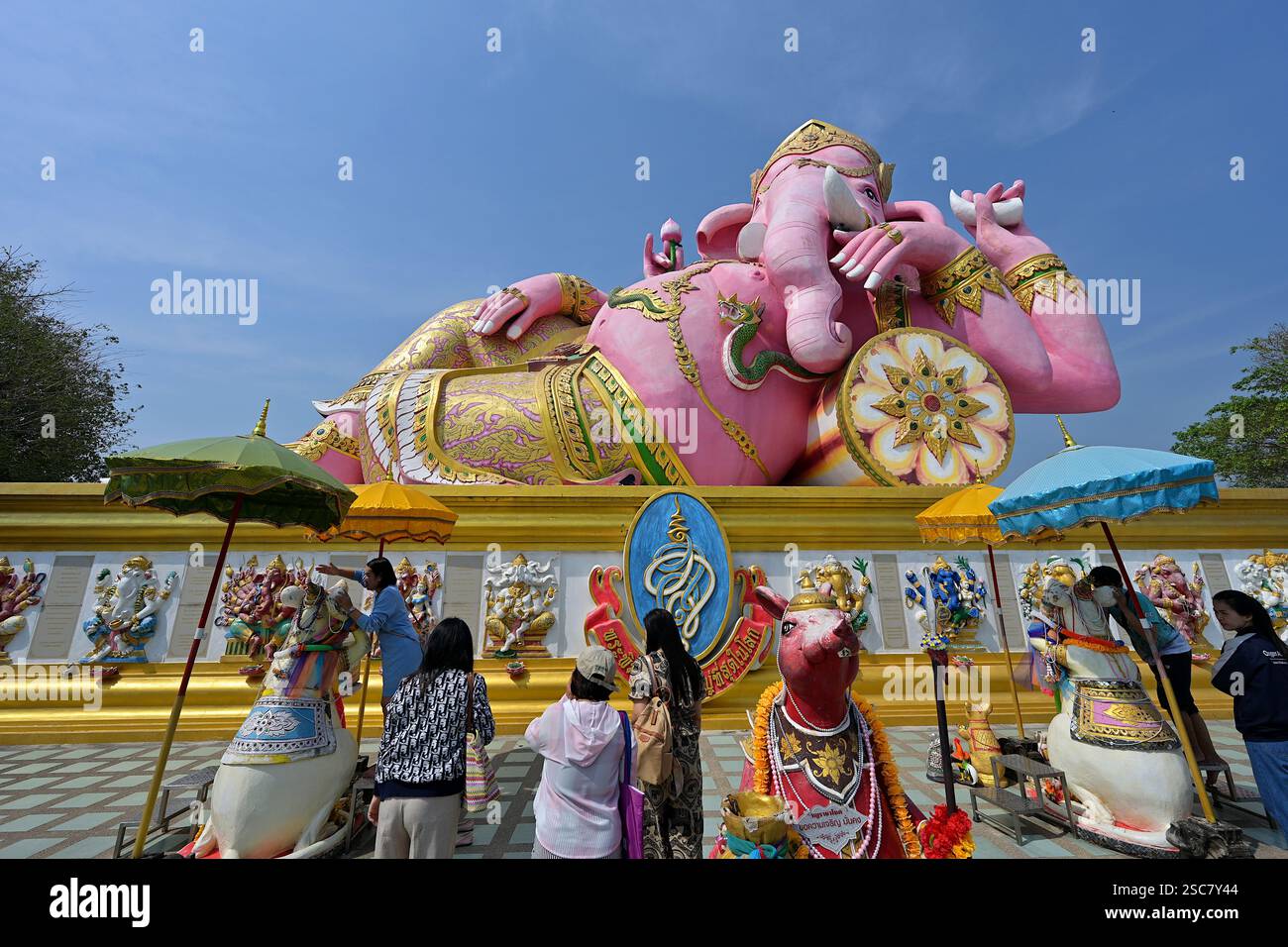 People making wishes to Hindu deity Ganesha at Wat Saman Rattanaram by ...