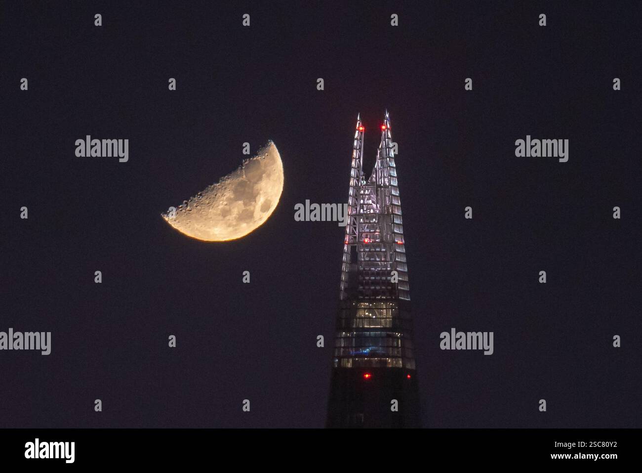 Uk waxing gibbous moon 2025 hi-res stock photography and images - Alamy