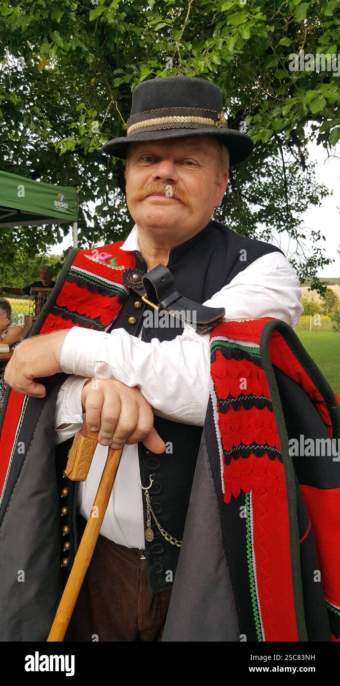Hungarian rural attire hi-res stock photography and images - Alamy