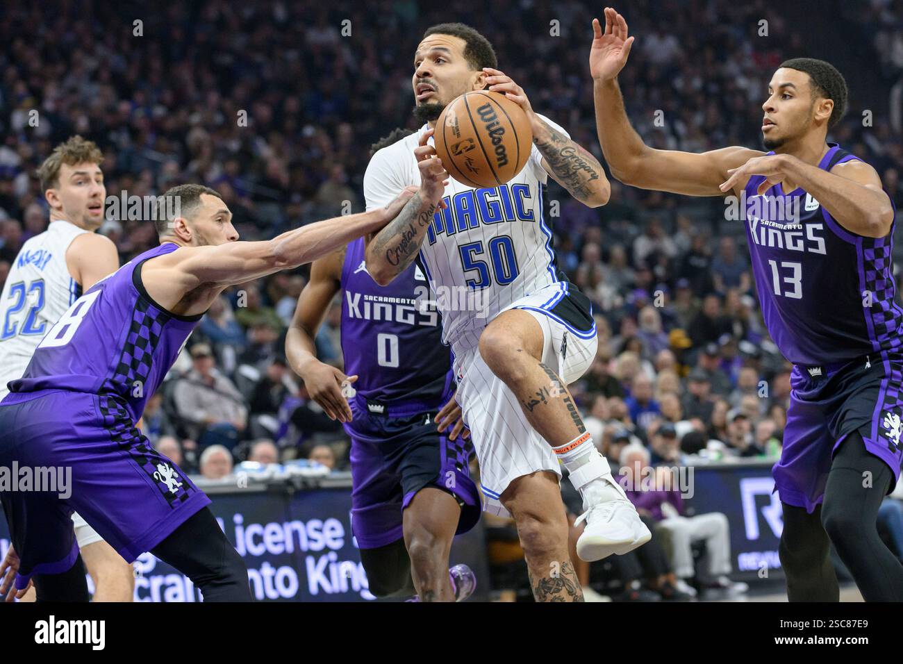 Orlando Magic guard Cole Anthony (50) drives to the basket past ...