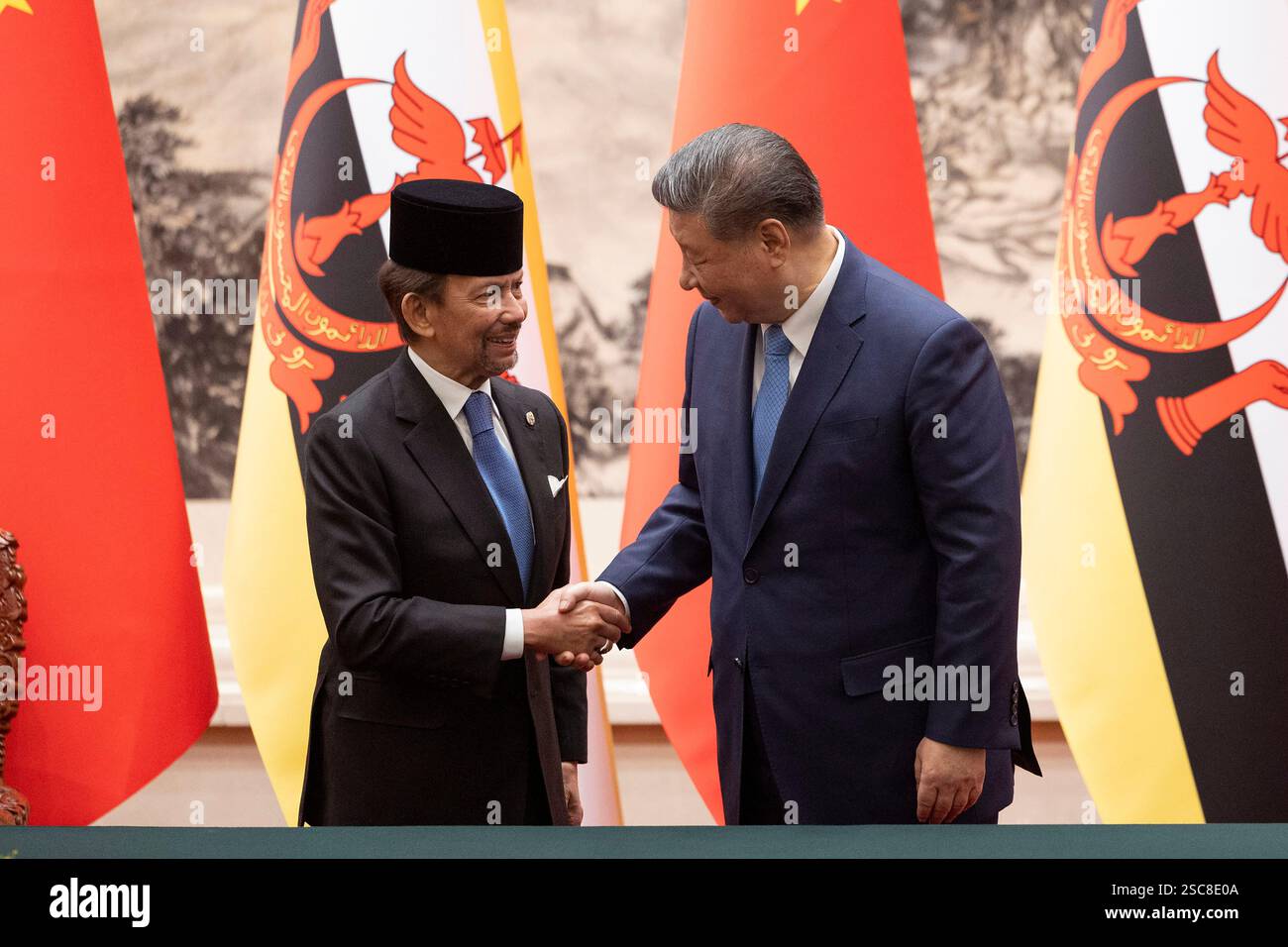Chinese President Xi Jinping, right, and Brunei's Sultan Hassanal ...