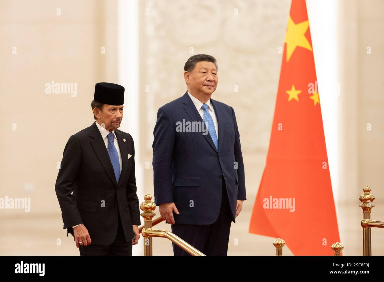 Chinese President Xi Jinping, right, and Brunei's Sultan Hassanal ...