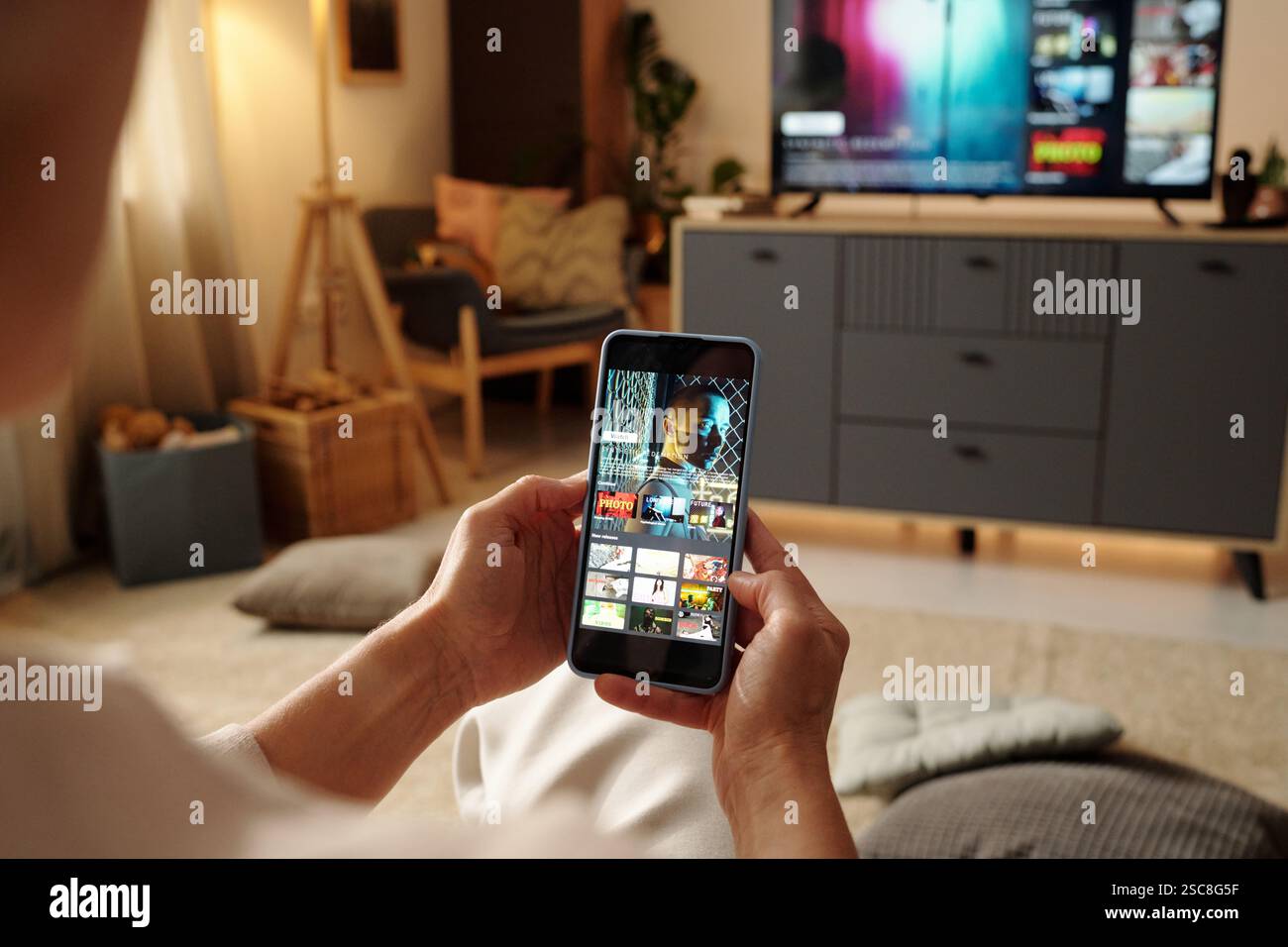 Streaming videos hi-res stock photography and images - Alamy
