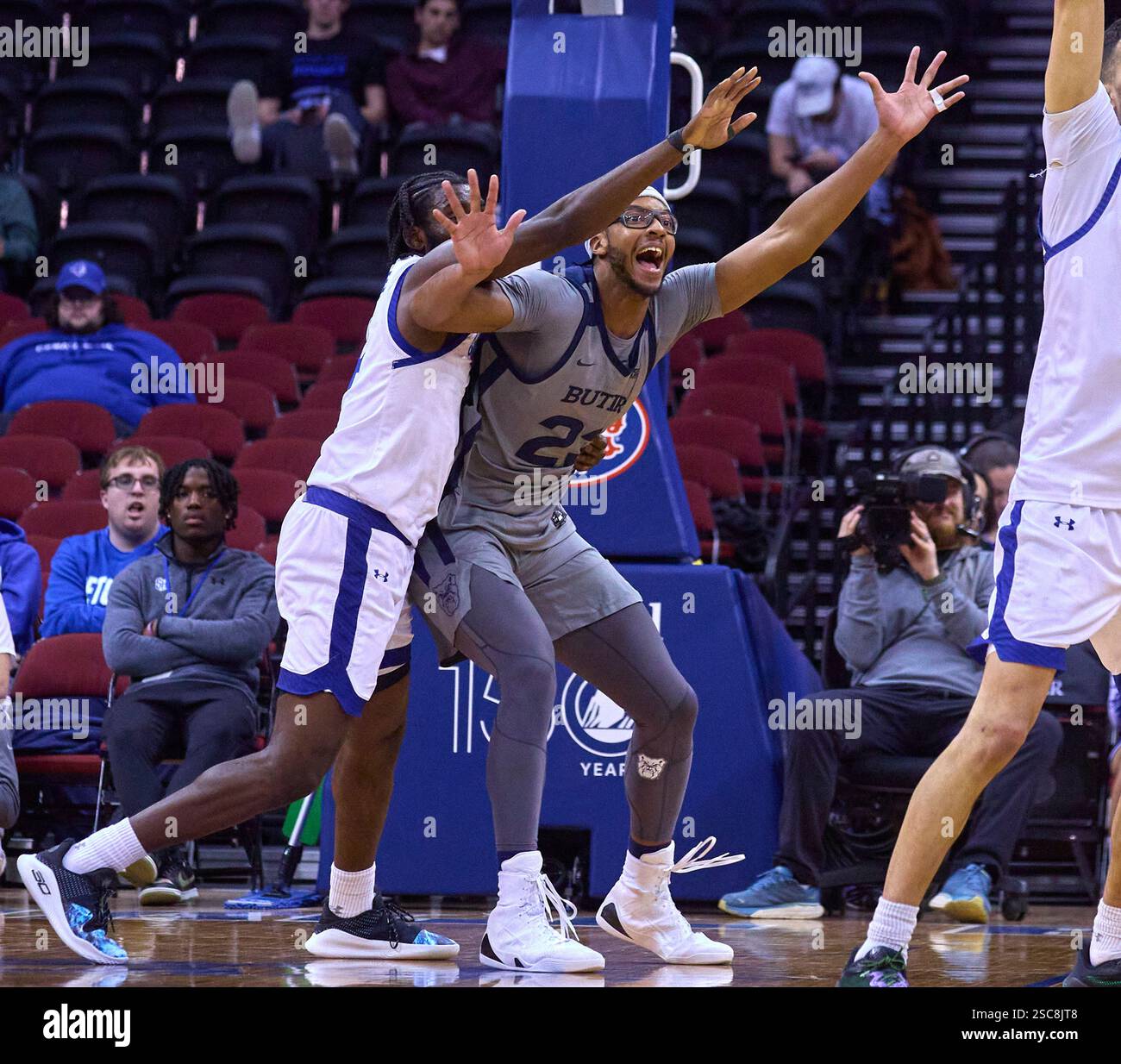 Butler Bulldogs center Andre Screen (23) looks for the ball in the low ...
