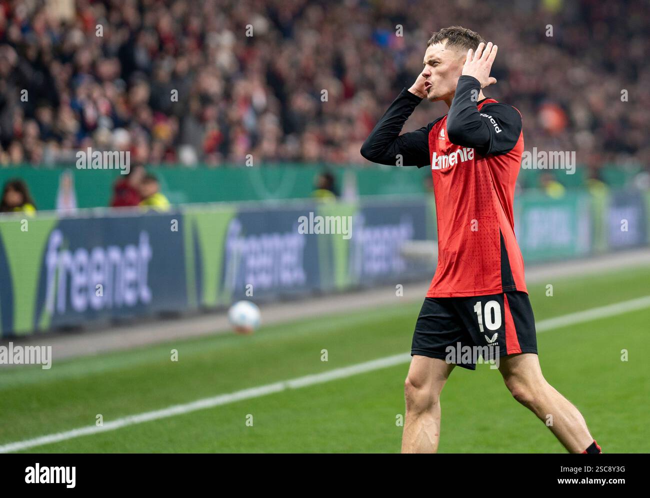 Leverkusen, Deutschland. 05th Feb, 2025. Florian Wirtz (Bayer 04 Leverkusen, #10) ärgert sich 05 ...
