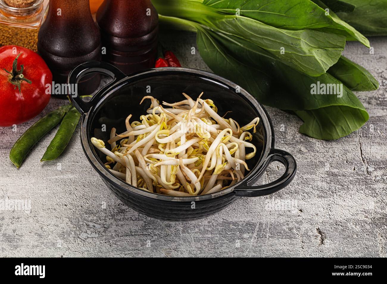 Asian cuisine - Soya bean sprouts in the bowl Stock Photo - Alamy