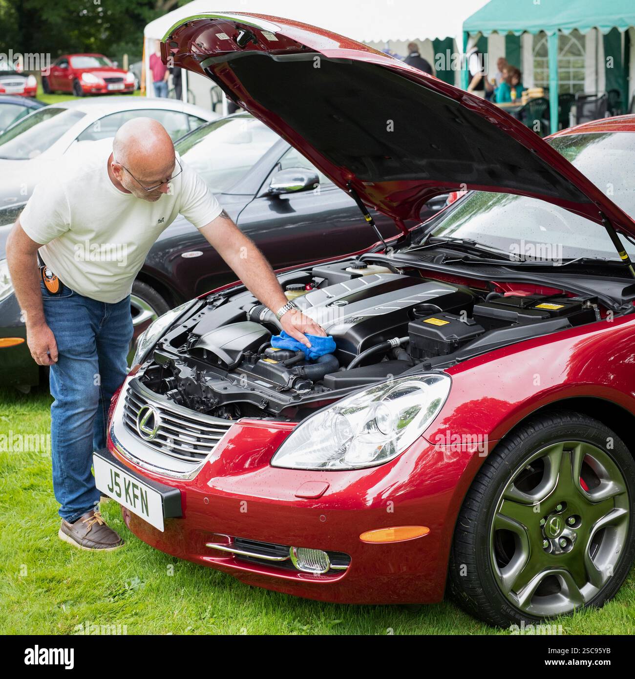 22/08/21 Chris Fixter cleans his engine bay. Lexus SC 430 Club UKÕs 2nd ...