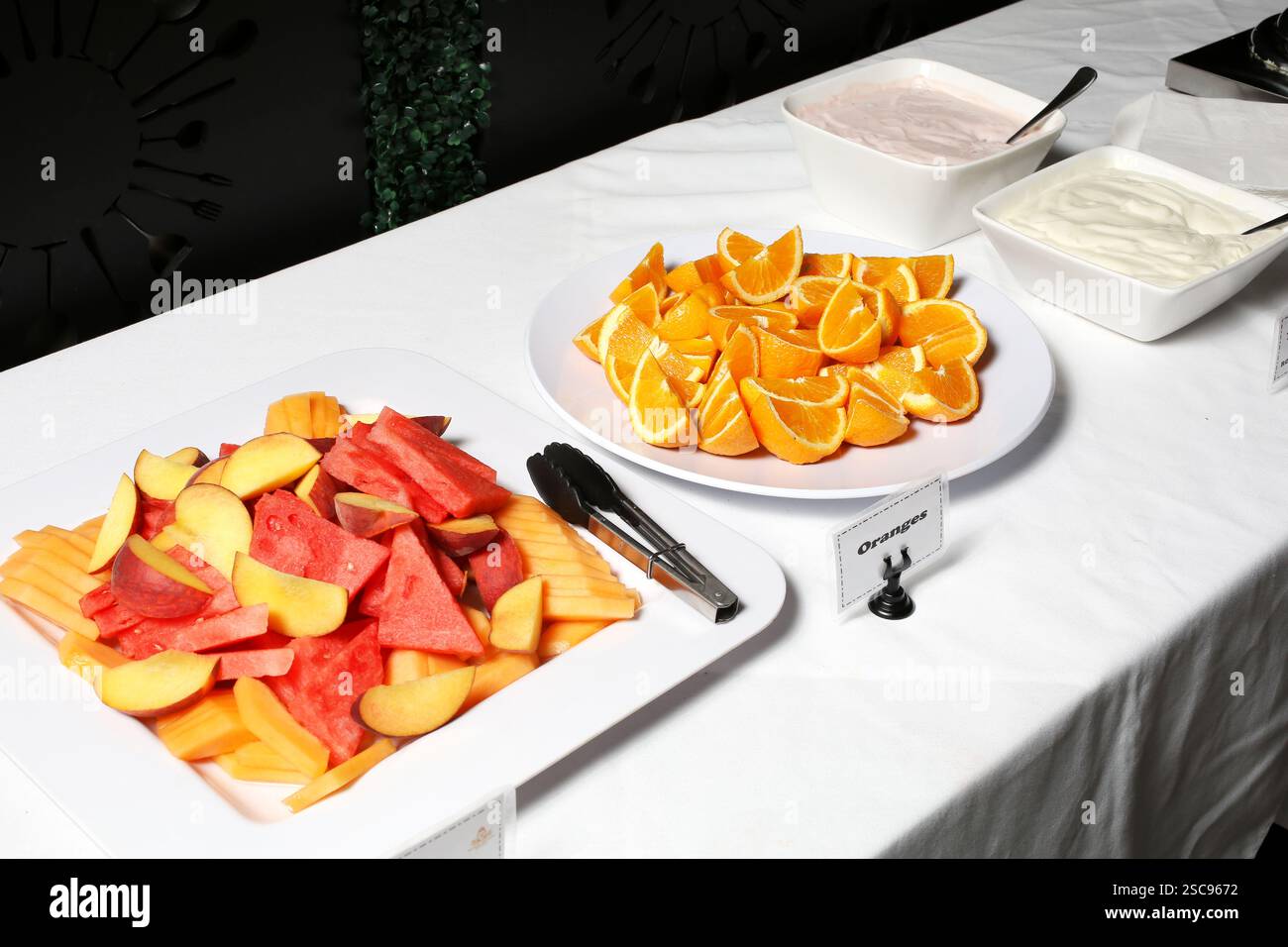 Orange wedges on kitchen hi-res stock photography and images - Alamy