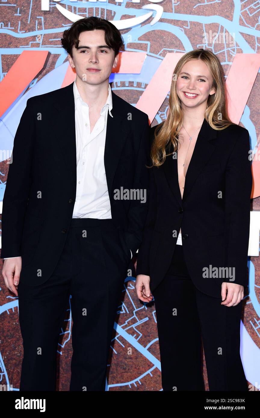 Harry Gilby mit Begleitung bei der Premiere des Amazon Prime Video ...