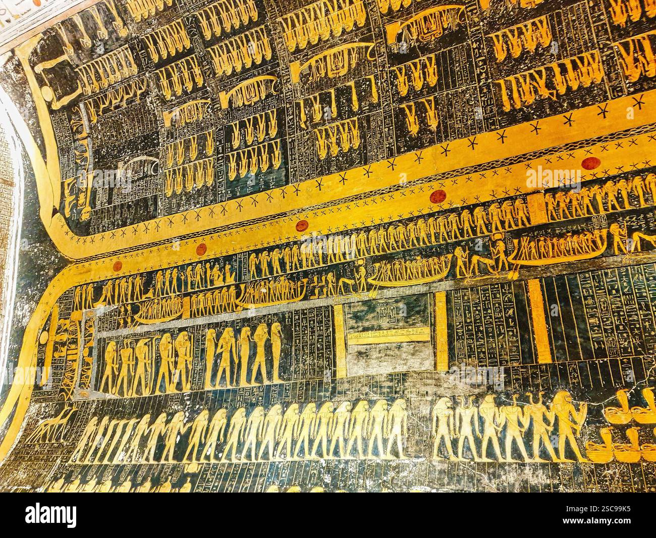 Spectacular ceiling reliefs with scenes from the Book of the Day, names ...