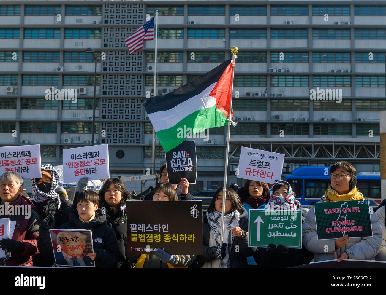 Seoul, South Korea. 06th Feb, 2025. South Korean activists hold ...
