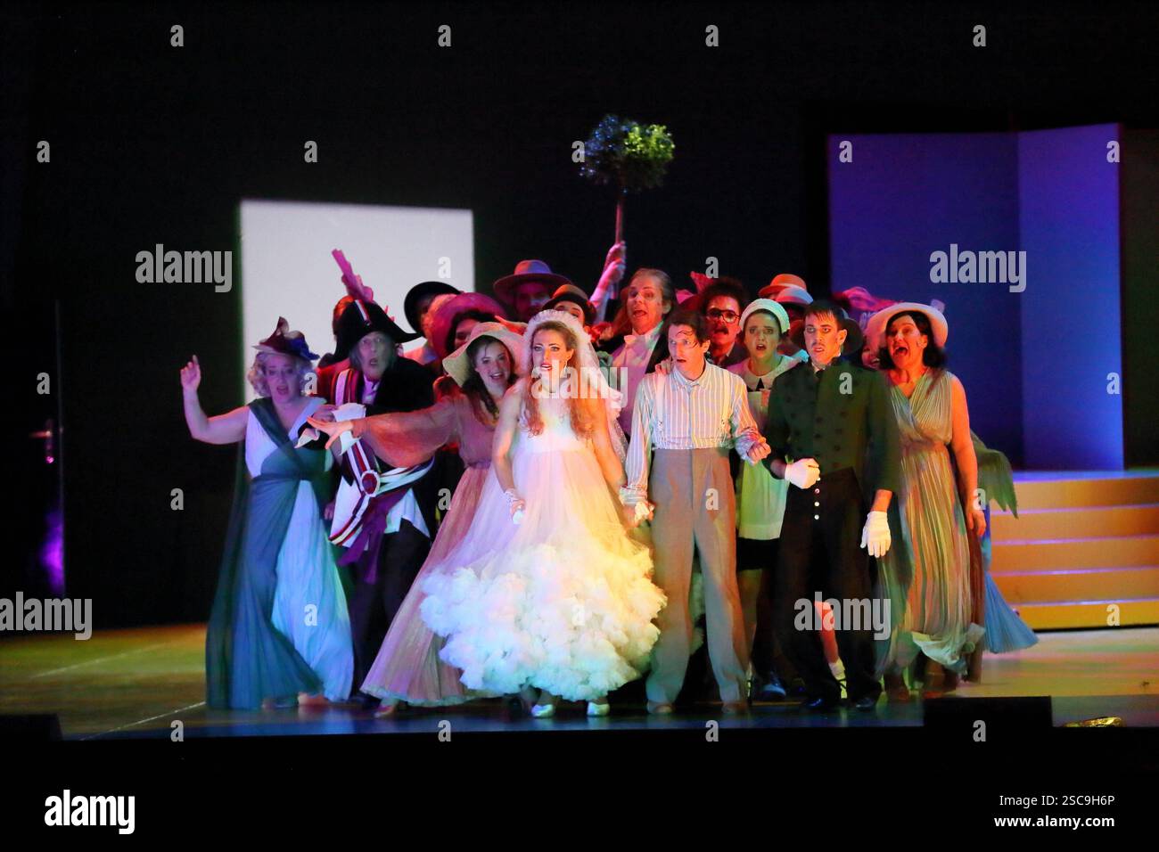 Helena Bohndorf als Anais, Paulina Plucinski als Helene, Hubert Wild ...