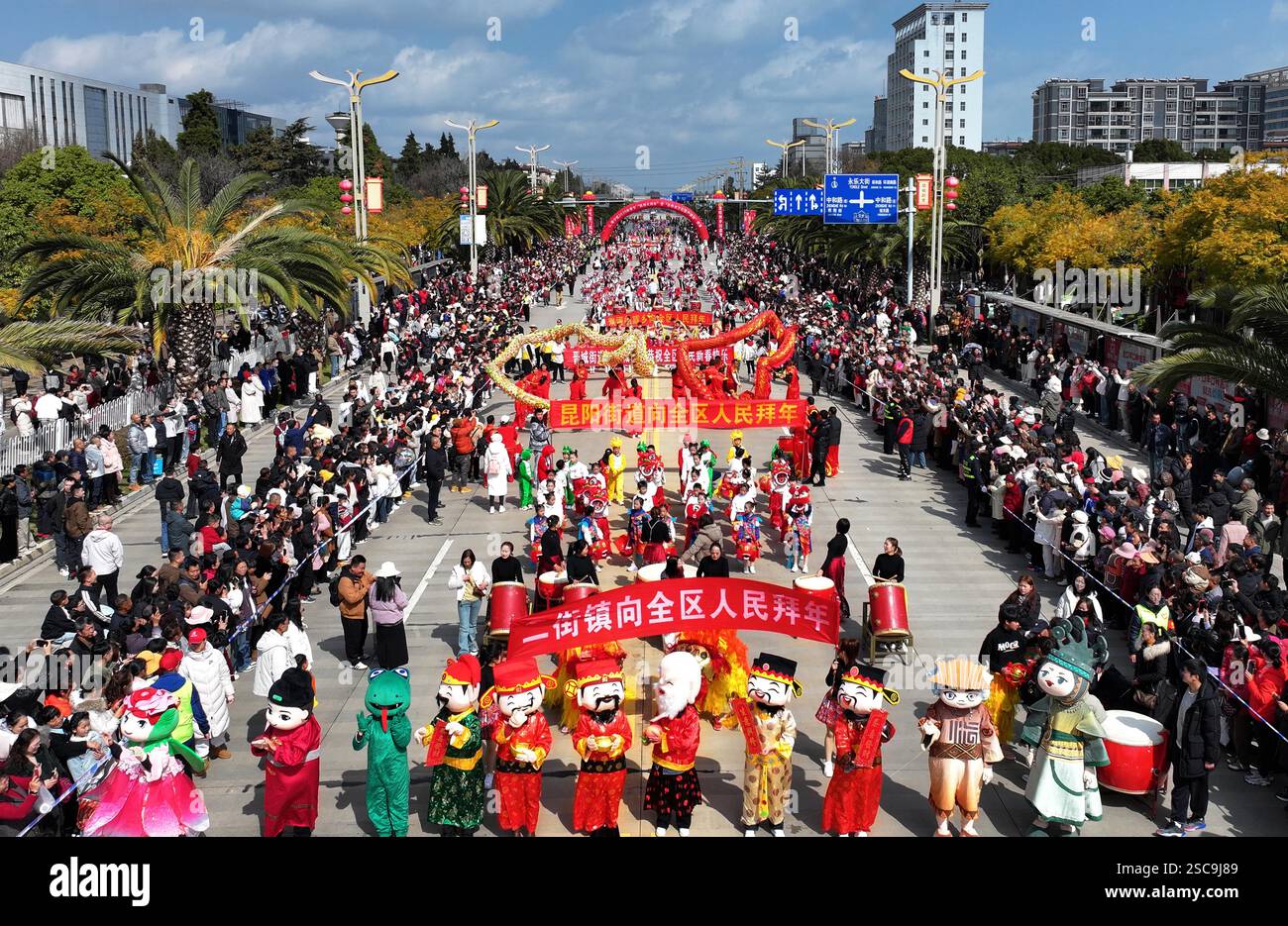 People celebrate the Spring Festival in Kunming City, southwest China's ...