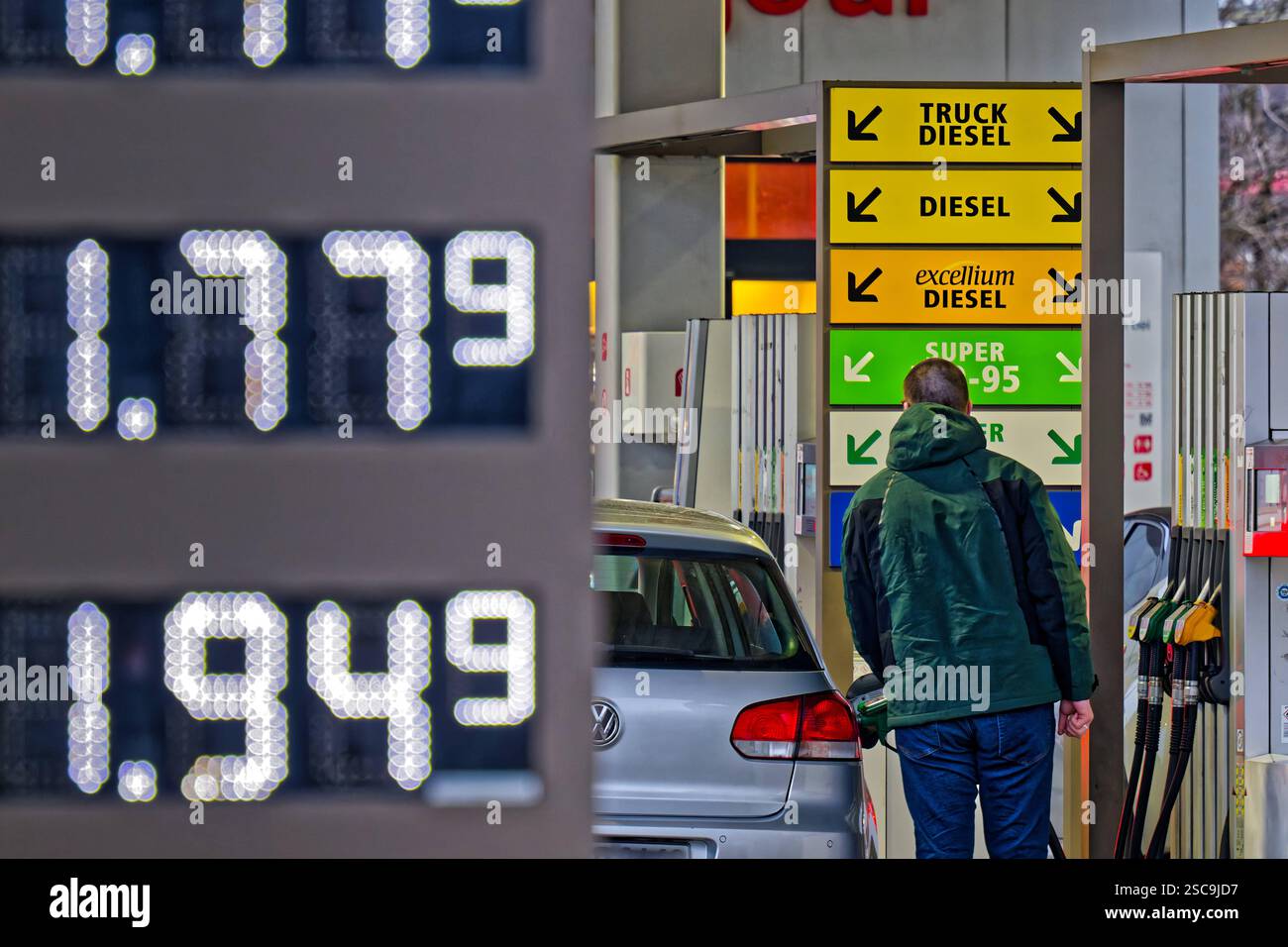 Hoffentlich ist gerade ein günstiger Augenblick um zu Tanken. Mit dem ...