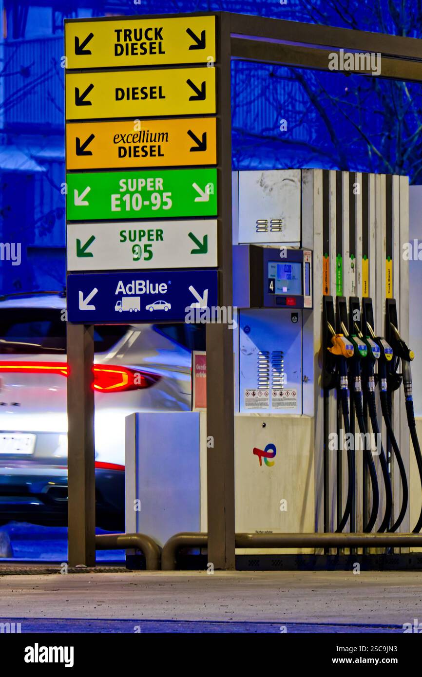 Hoffentlich ist gerade ein günstiger Augenblick um zu Tanken. Mit dem ...