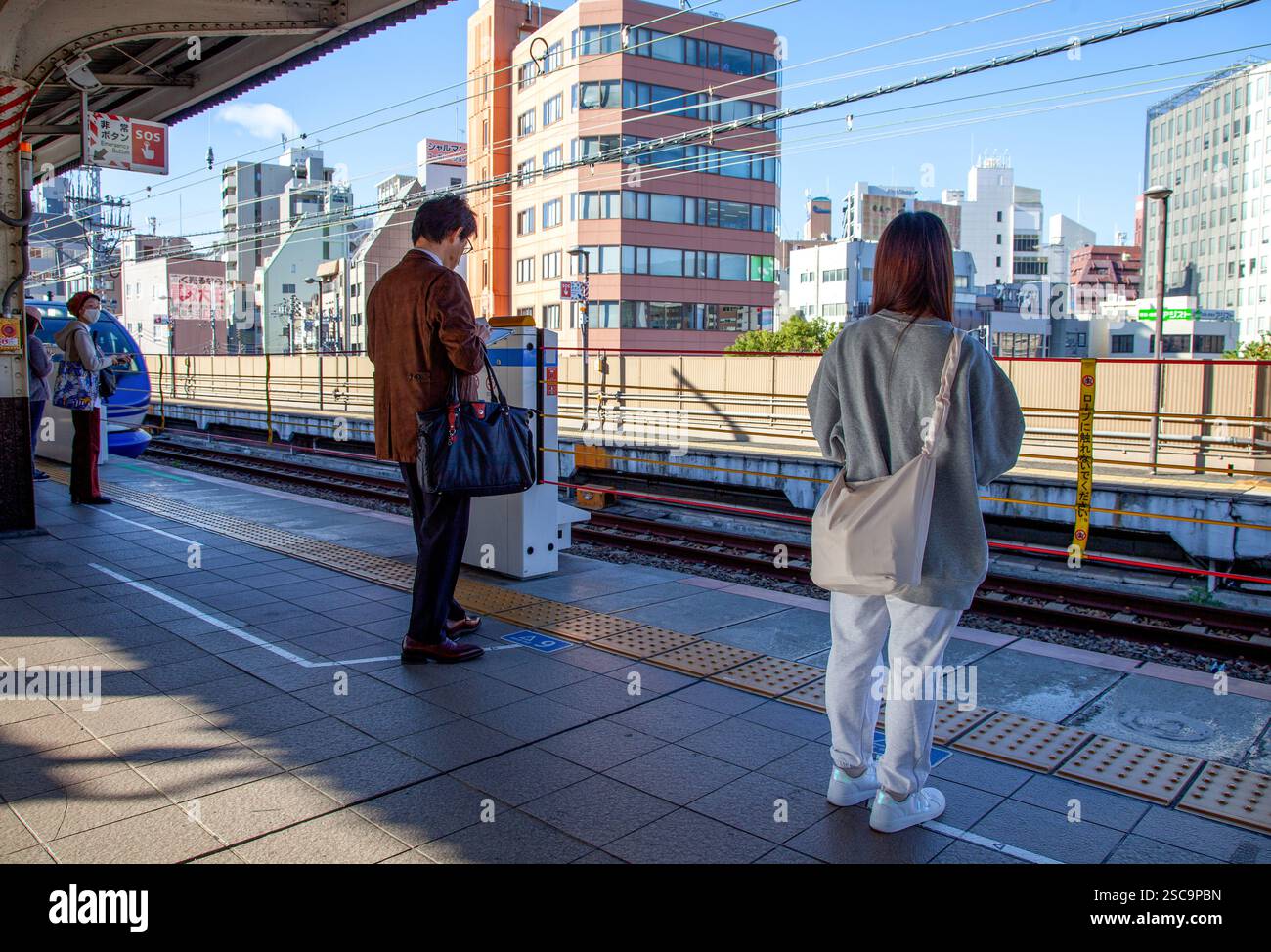 Kobe Station platform with people waiting for the train to Osaka Stock ...