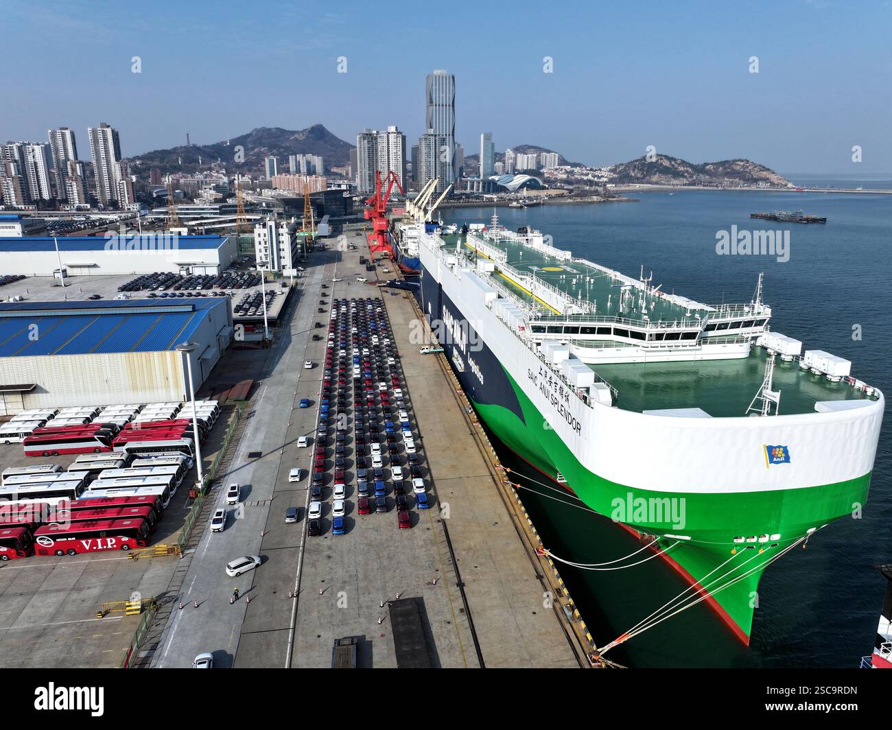 Aerial photo shows export-bound vehicles await loading at Lianyungang ...