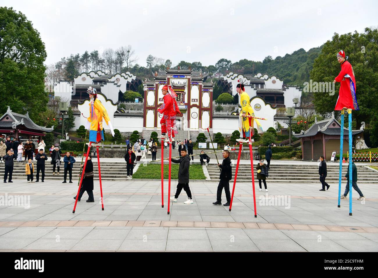 Stilt performances draw people in Yichang City, central China's Hubei ...