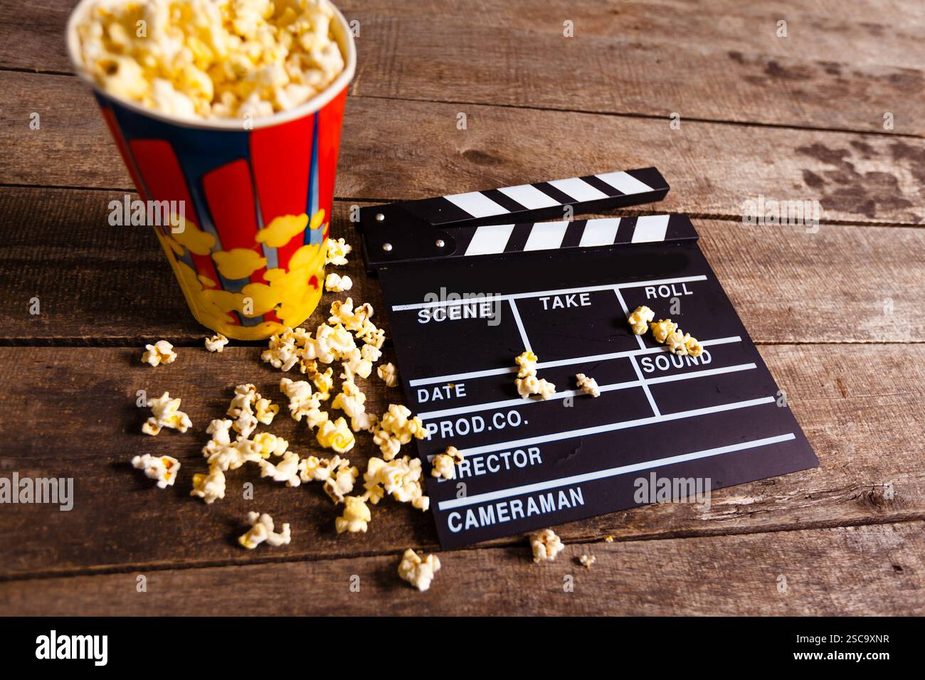 popcorn box with clapper board Stock Photo - Alamy