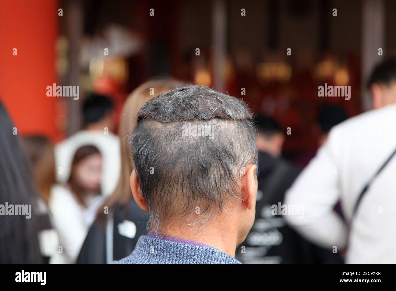 Man wearing a bad-fitting wig at Fushimi Inari Taisha Shrine in Kyoto ...