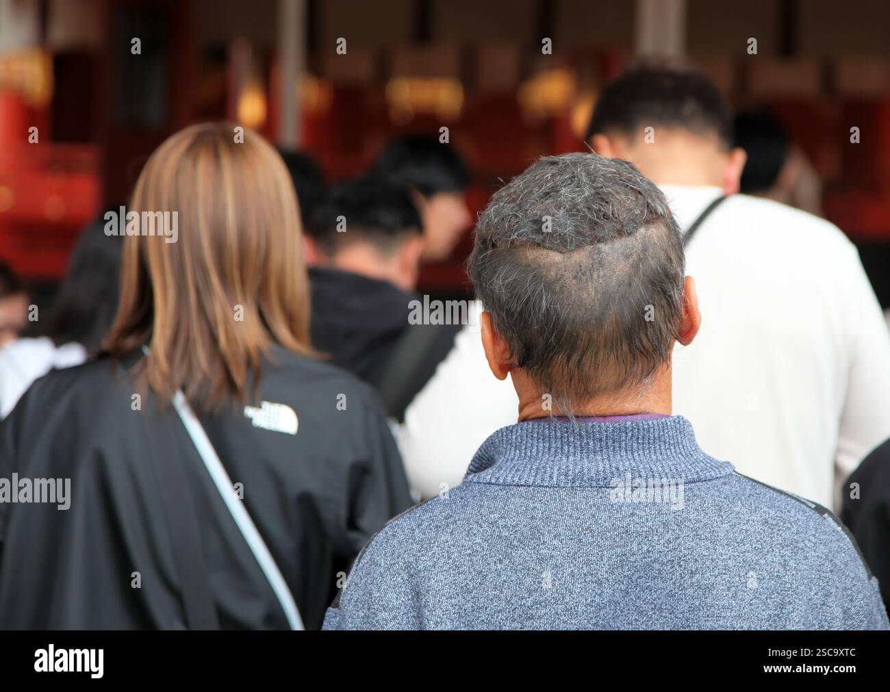 Man wearing a bad-fitting wig at Fushimi Inari Taisha Shrine in Kyoto ...