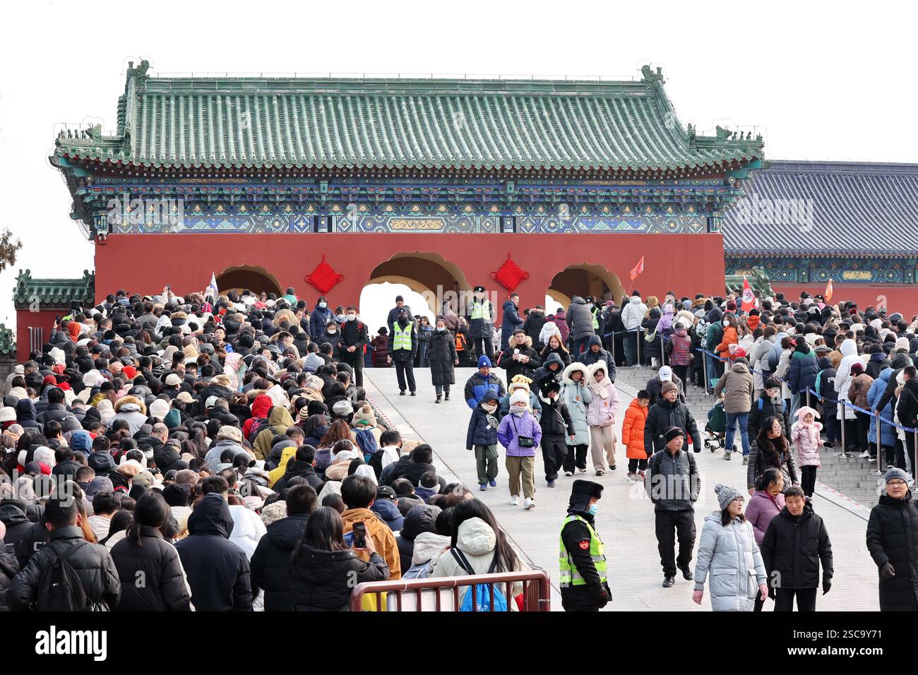 Tourists visit Tiantan Park during the Spring Festival holidays ...