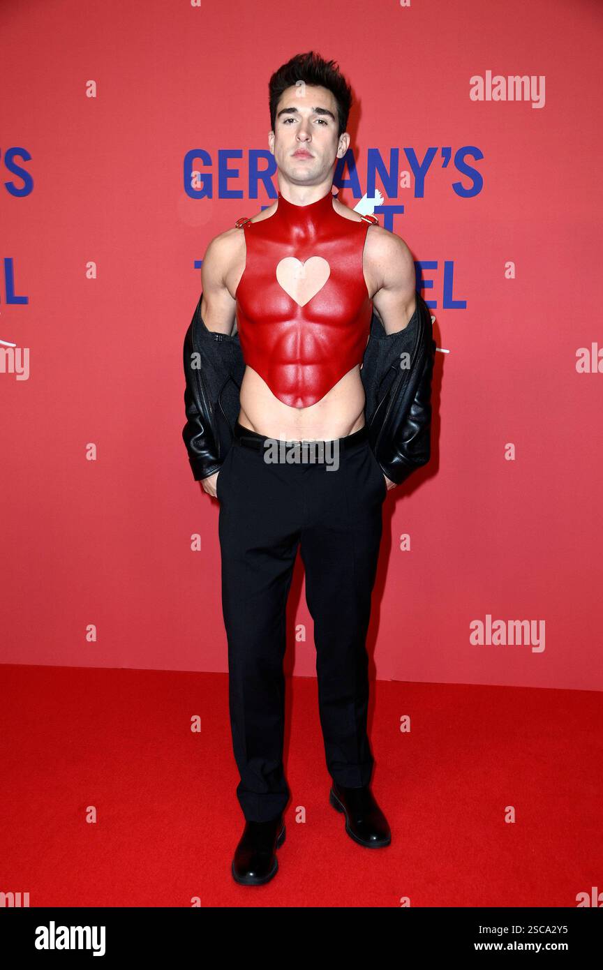 Lukas Küchen bei der Kino-Preview zur 20. Staffel Germany s Next Topmodel - by Heidi Klum im Zoo ...