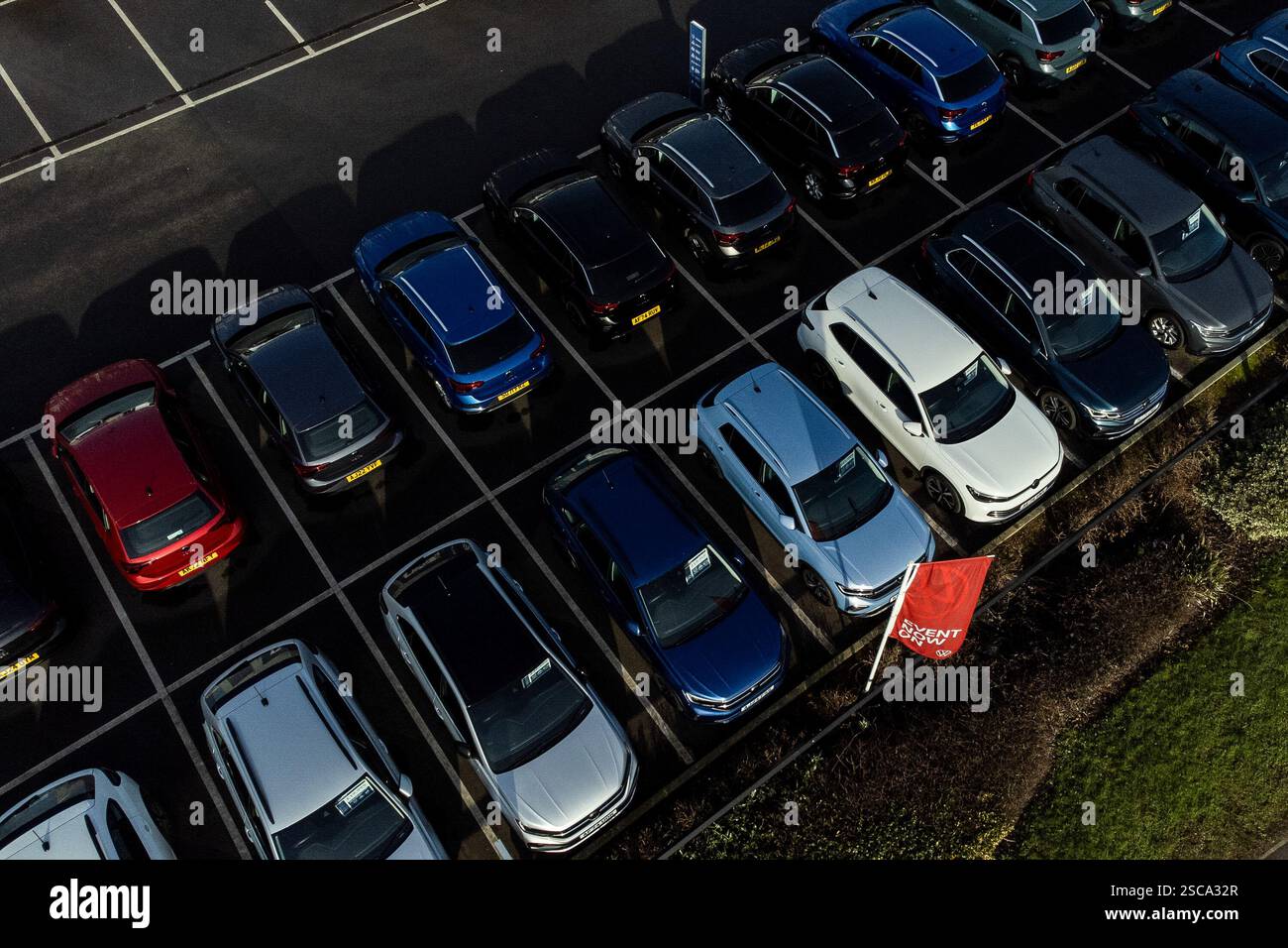 Cambridge, UK. 05th Feb, 2025. Cars are seen lined up outside a car ...
