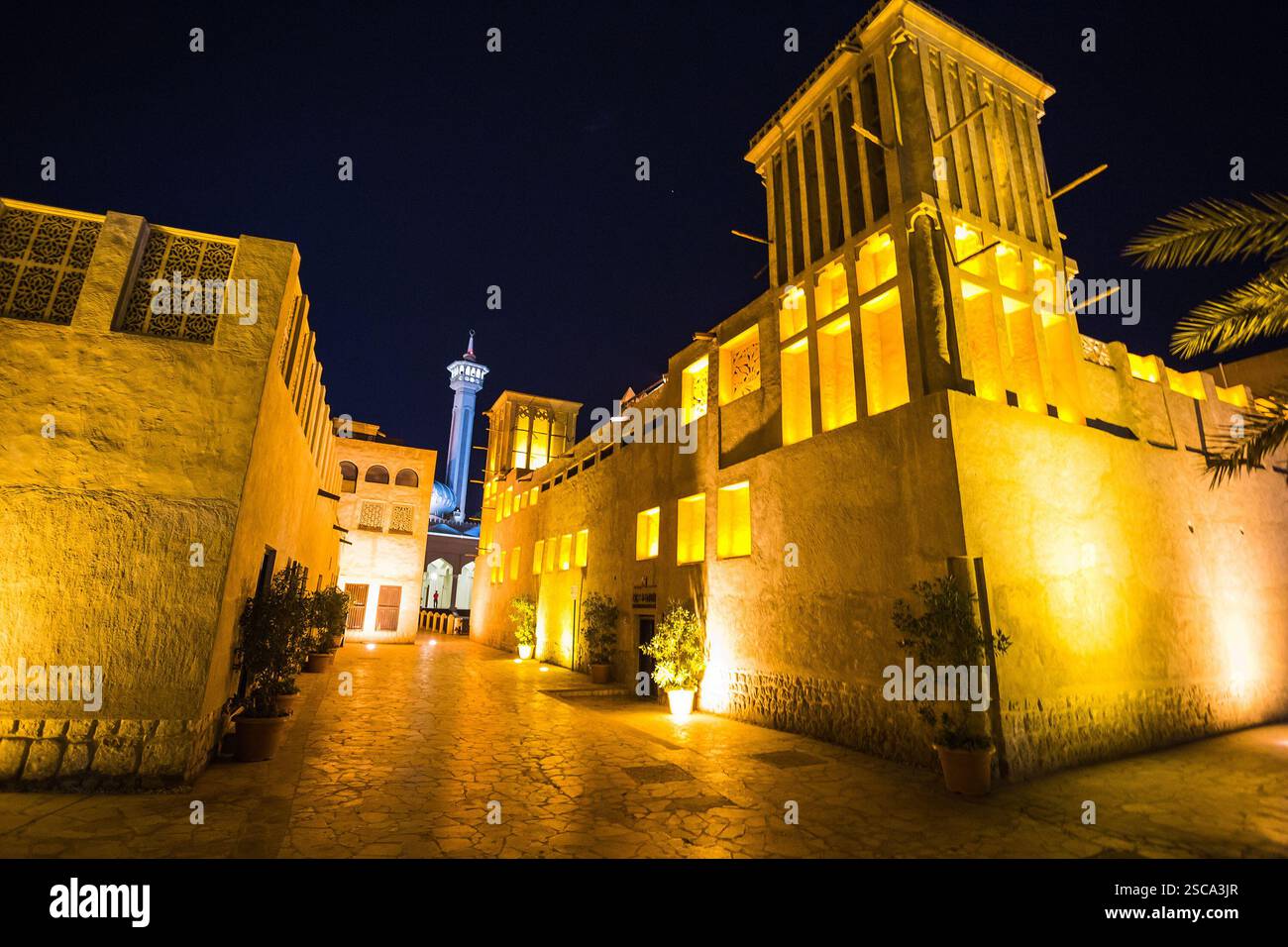 UAE, 8 NOV 2013. Arab Street in the old part of Dubai Stock Photo - Alamy