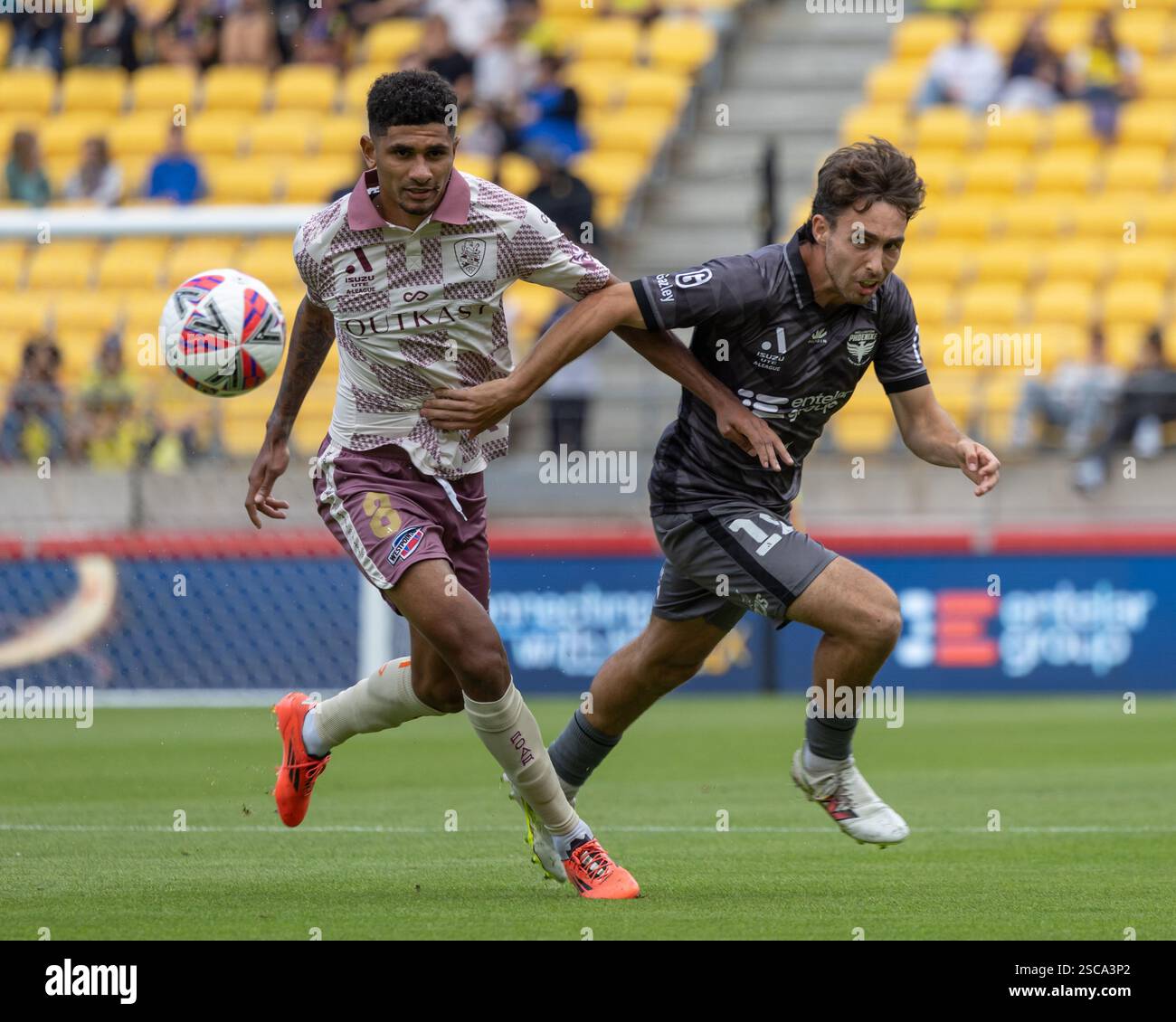 Wellington, New Zealand. , . Sam Sutton (19, Wellington Phoenix) and ...