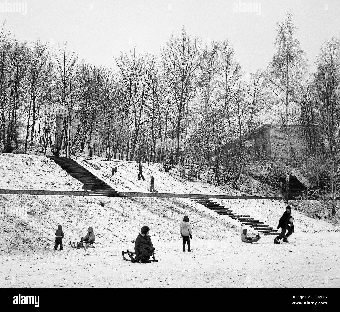 Historical children in snow Black and White Stock Photos & Images - Alamy