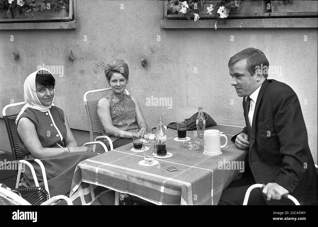 Young people sitting in a café in Kehl, 1965. [automated translation ...